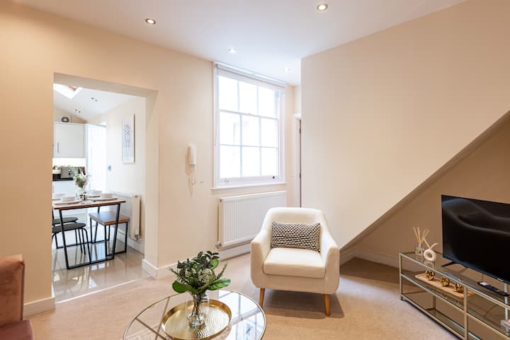 Super Central - Quiet - 2 Bedroom Cottage - Shrewsbury