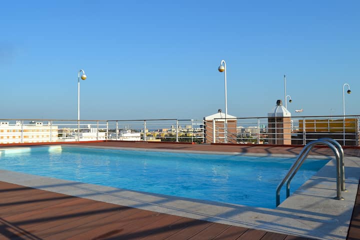 All In One City Flat · Pool, Parking & Nomad! - Sacavém