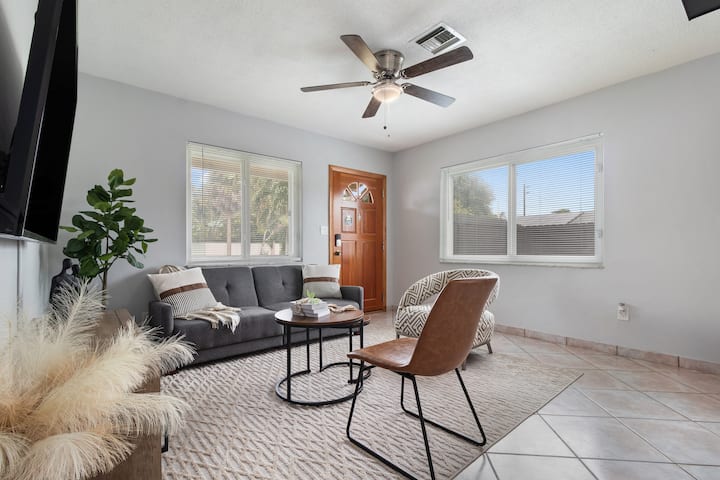 King Bed • 5 Min To Airport • Private Yard - Nova Southeastern University, Fort Lauderdale