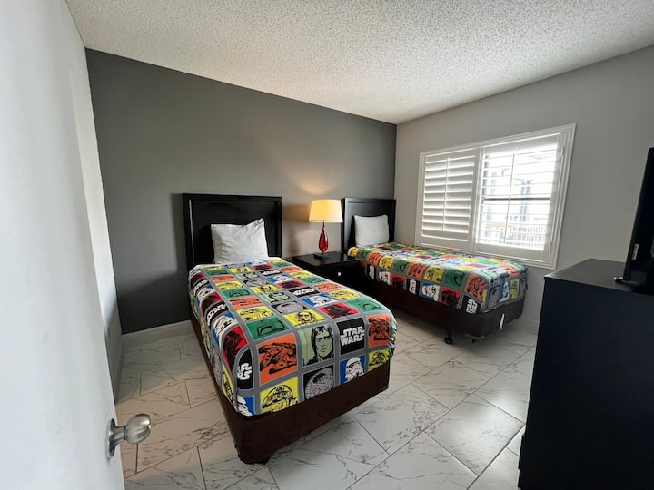 Orlando 2 Bedrooms With Kitchen - Orlando, FL