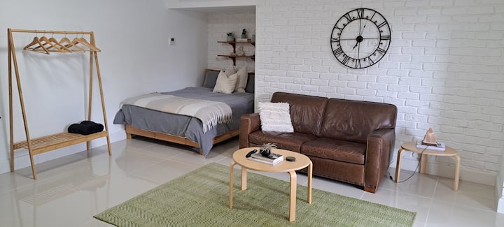 Self Contained Studio - Narrabeen