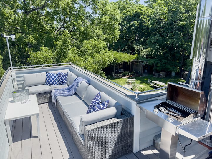 The Admiral's Loft: Private Deck And Ocean Views - Long Beach, Massachusetts