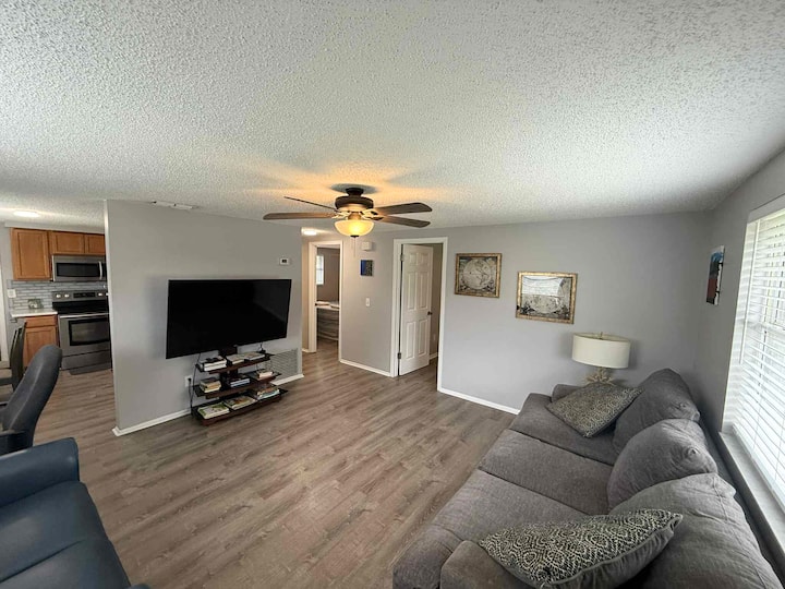 Pet Friendly 3 Bedroom Home, Fenced Yard - Lake Manatee State Park, Bradenton