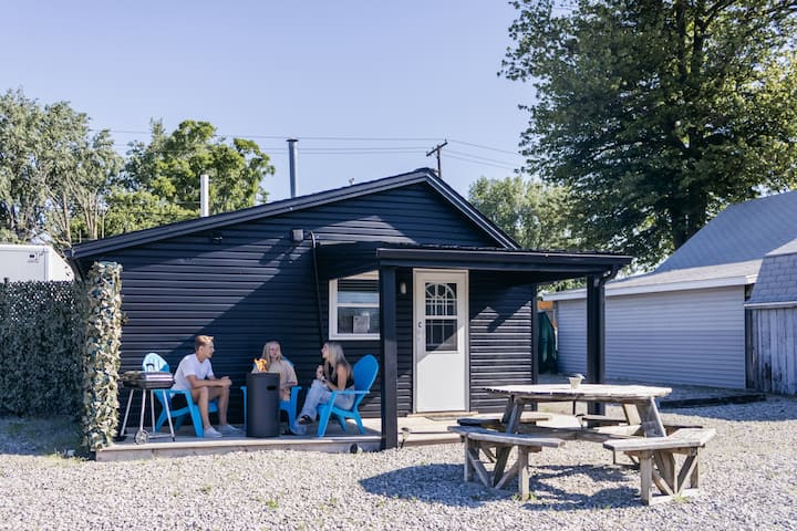 Cozy Waterfront Cottage @ Sōlstay Resort - Sandusky, OH