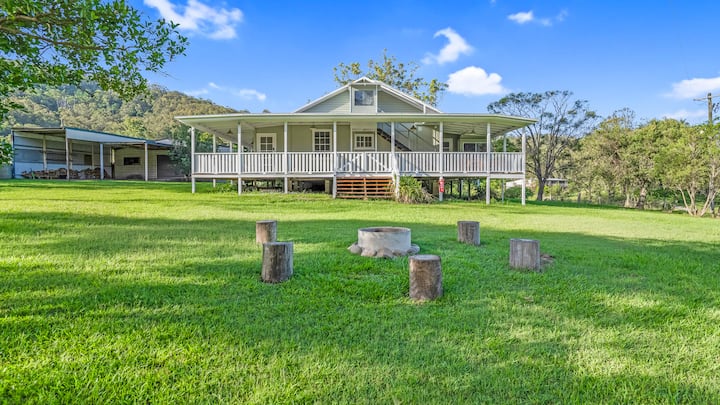 Lush Farmhouse Nestled On An Acre Of Land - Wingham
