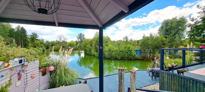 Lily Lake Lodge Fishing Included - Maldon, UK