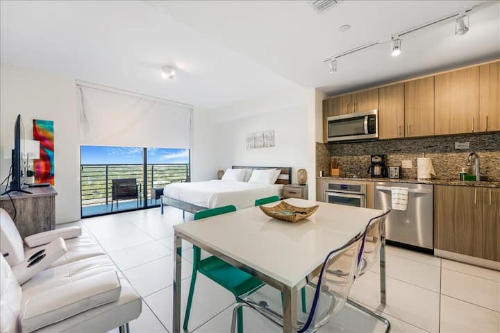 Studio Unit At Doral - Doral