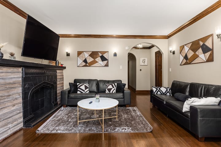 Norwood Park 3 Br • Free Garage Parking • O’hare - Evanston, IL