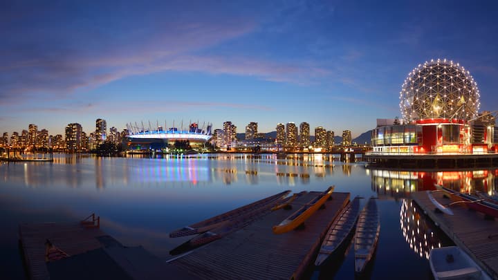 Executive Condo 3 Beds 2 Separate Baths Ac Parking - Vancouver