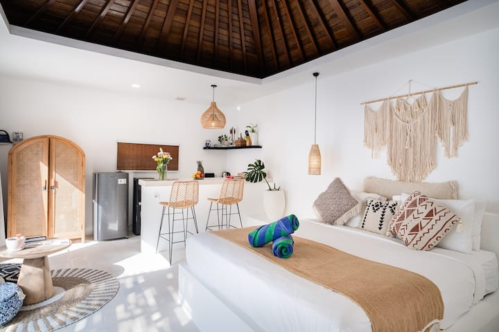 Private Pool Villa Near Popular Canggu Gyms - Bali