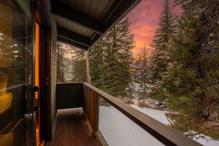 Newly Renovated Creekside Chalet W/hot Tub+pool - Vail, CO