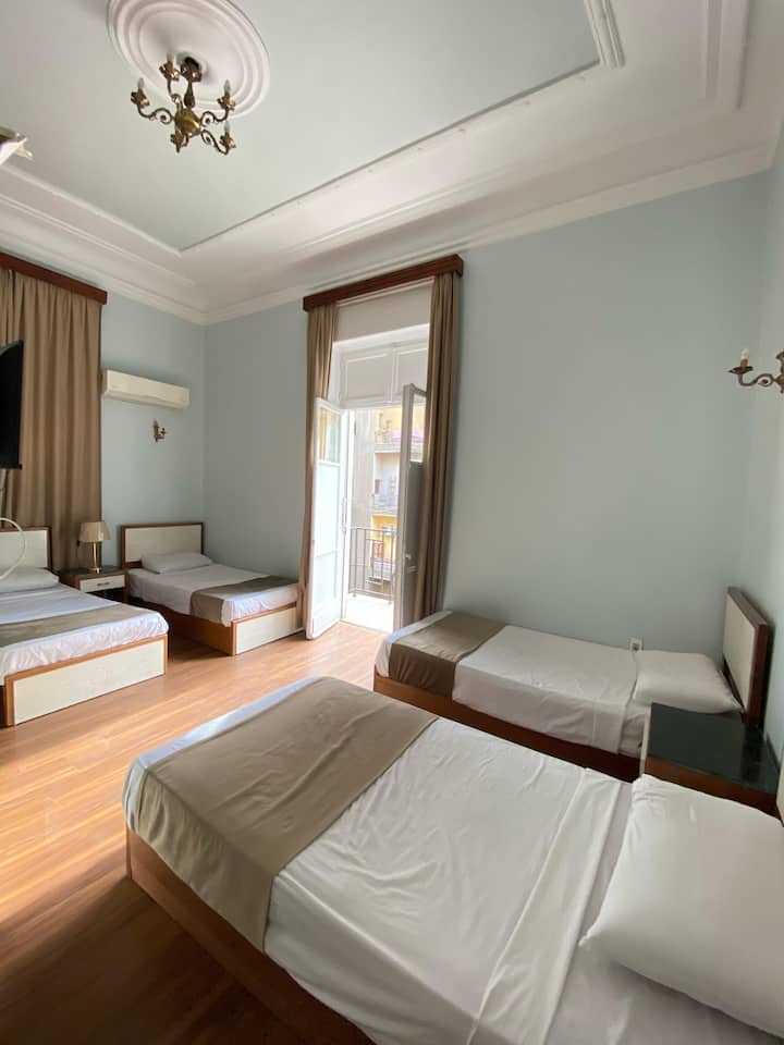 Spacious Room For 4 With 2 Balconies In Cairo - Cairo
