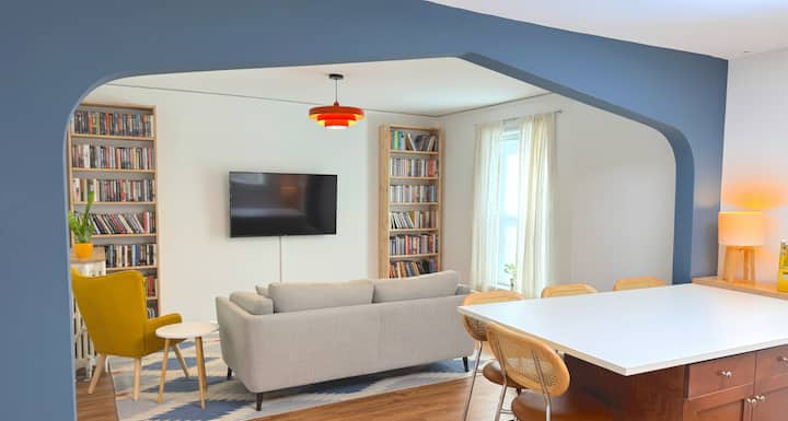 Cozy 2br Bungalow W/retro Vhs Library & Bunk Beds - Saint Paul, MN