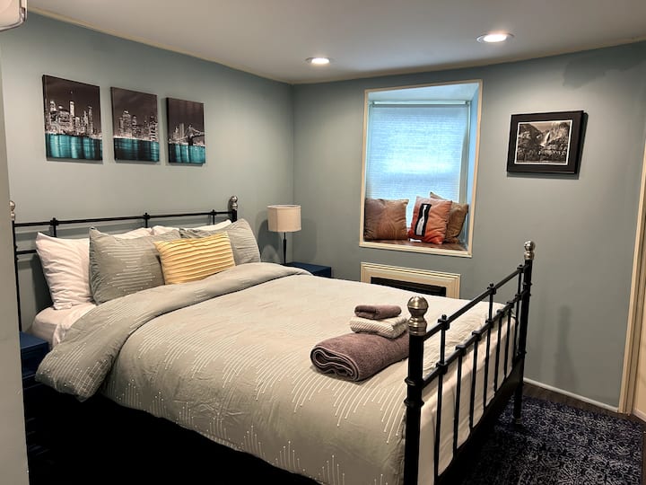 2 Bedroom 1 Bath  Close To Path Train To Nyc - New York City