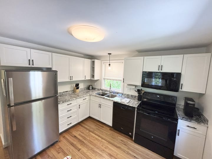 Close To Uri, Beaches, Fall Dates Now Open. - South Kingstown, RI