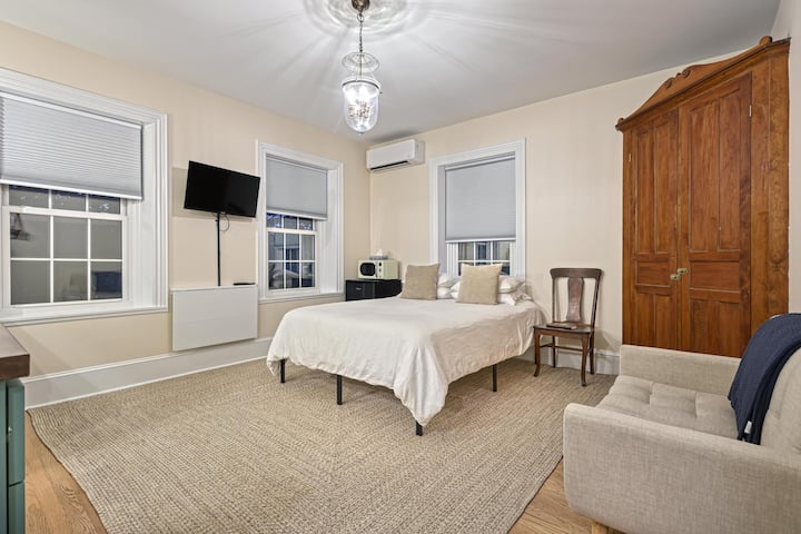 The Finney House : Ste 103 - 2nd Flr W/kitchenette - Pillow, PA