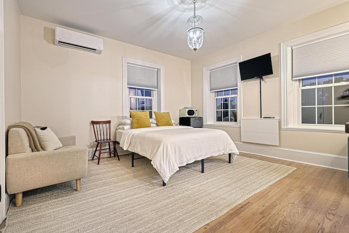 The Finney House : Ste 102 - 2nd Flr W/kitchenette - Pillow, PA