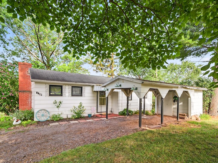 Otter Creekside Cottage - Albion, NY