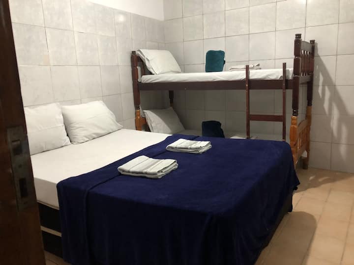 Excelente Custo Benefício, Quarto 02 - Guarujá