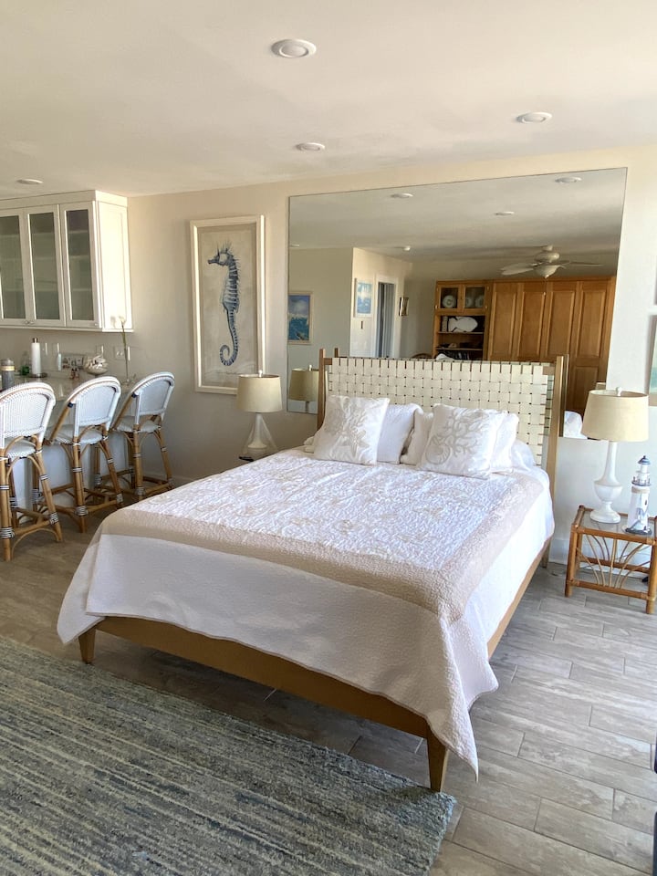 Sunlit Beach Condo On Boardwalk - 레오보스 비치