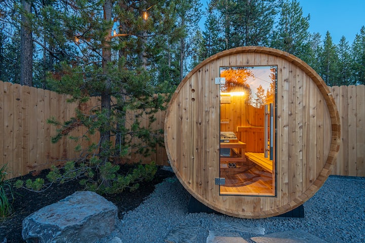 Winter Getaway | Hot Tub - Sauna - Ample Parking - LaPine State Park, La Pine