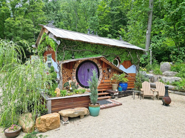 Hobbit House Of Dragons Near Top Attractions! - Pigeon Forge, TN
