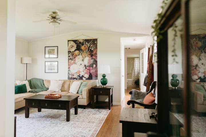 Flower Farm Cottage In Hunter River - Prince Edward Island