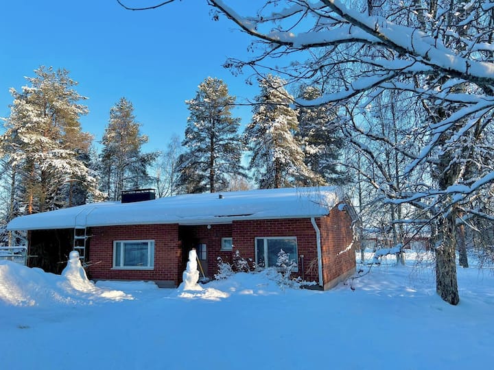 Traditional Finnish House With A Wooden Sauna - Rovaniemi