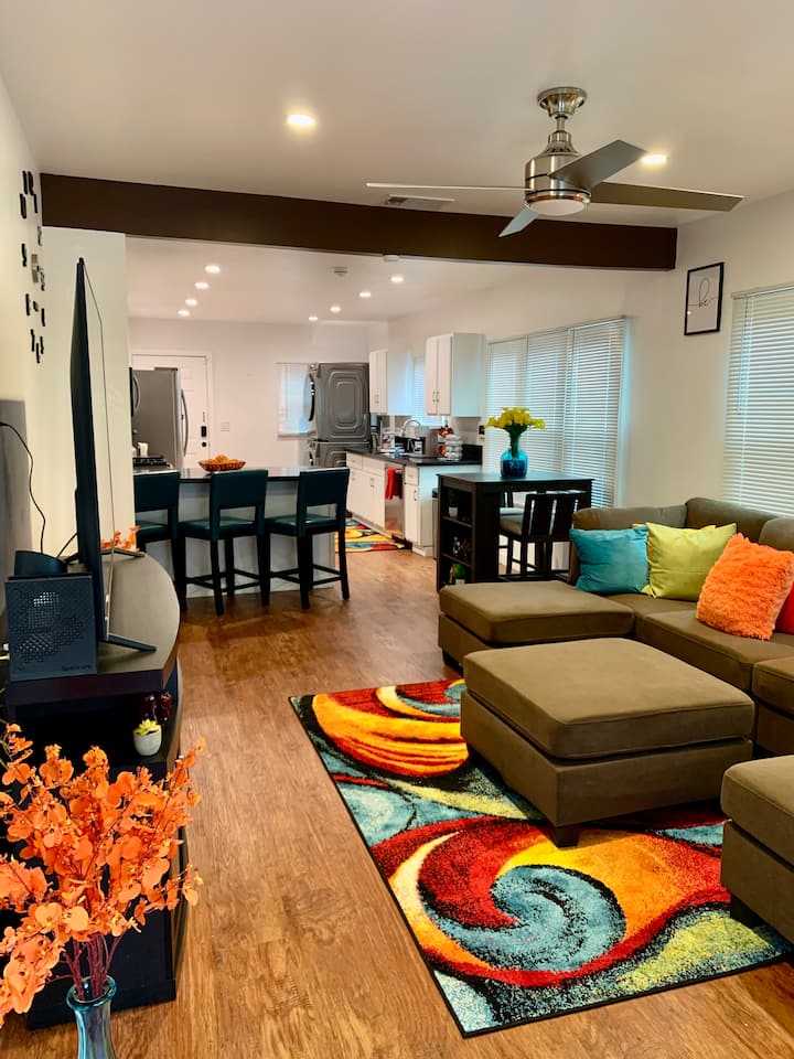 Cozy Corner With A Tv In Every Room - Koreatown - Los Angeles