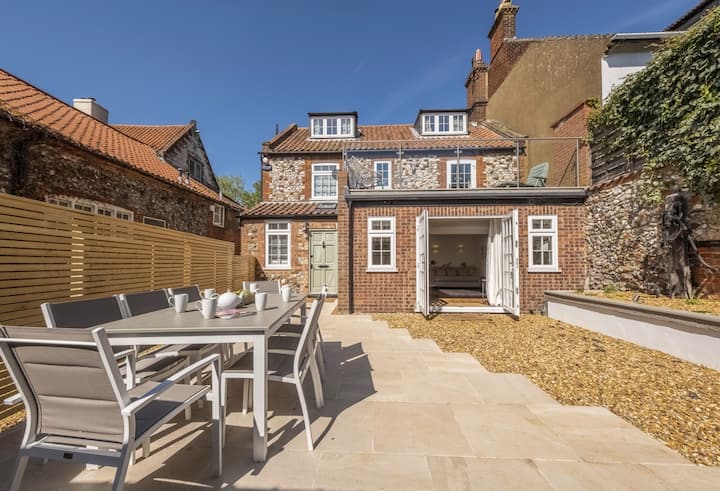 Sleeps 4-12 Dog-friendly. Walk To Beach Pub & Park - Brancaster Beach
