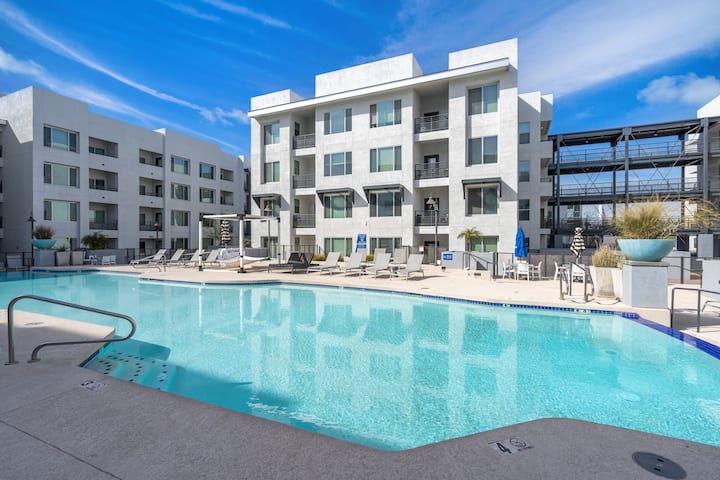 Chic Navy Oasis: Pool, Hot Tub & Premium Perks! - Tempe, AZ