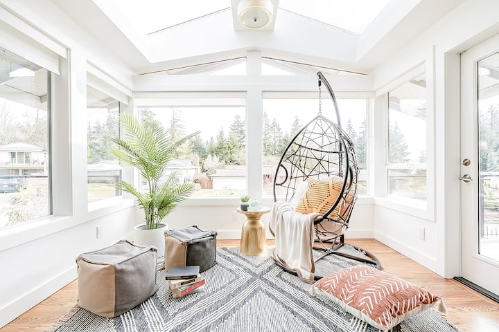 7br Bellevue Home | Lake Views + Large Backyard - Bellevue, WA