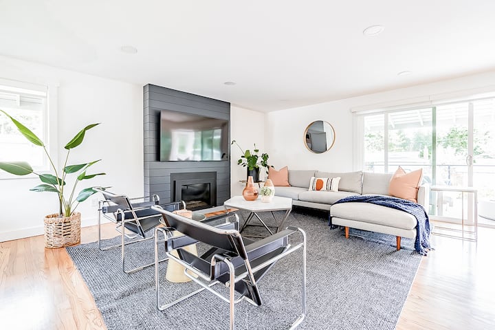 7br Bellevue Home | Lake Views + Large Backyard - Bellevue, WA