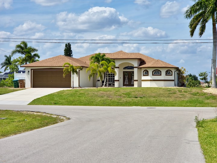 Welcome To Casa Royale - Cape Coral, FL