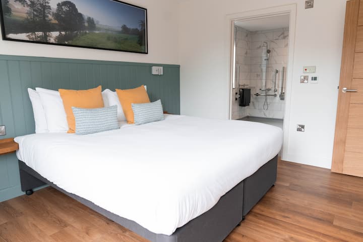 3 Bed Meadow Lodge & Hot Tub (Accessible) - South Molton