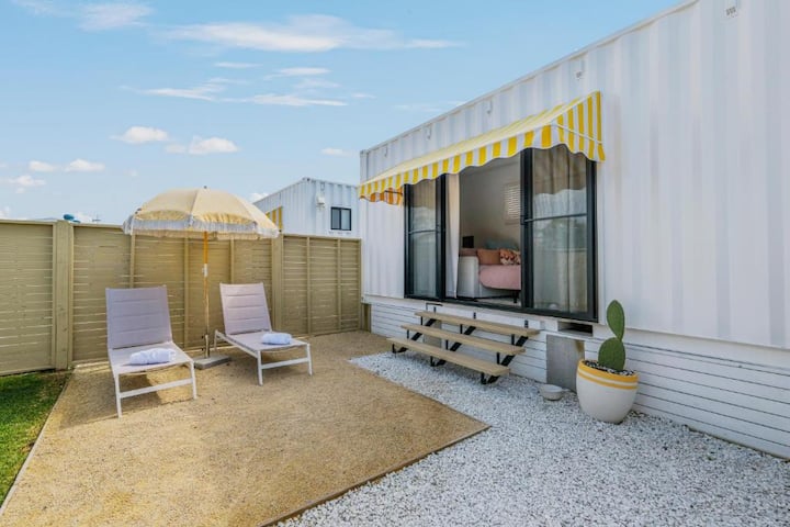Converted Shipping Container - 麥覺理港