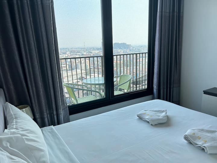 芭提雅 市中心位置优越，交通便利，离海超近 The Base Central Pattaya - Pattaya