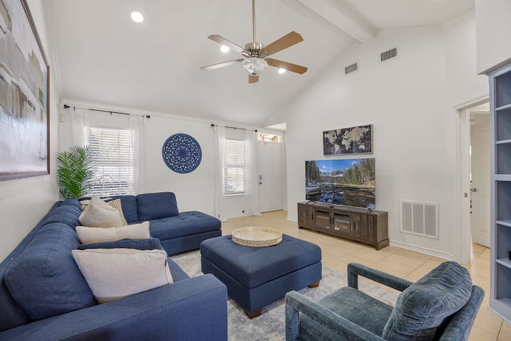 Azul @ Hollytree Tyler! King Bed No Guest Fee - Tyler, TX