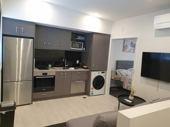 Modern Central 1 Bedroom Apt - Lower Hutt