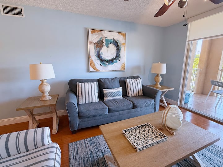 Charming With All The Comforts. Free Parking/wifi - Surfside, FL