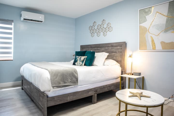 Cozy King Suite Beachside Boutique Hotel Kitchen - Daytona Beach, FL