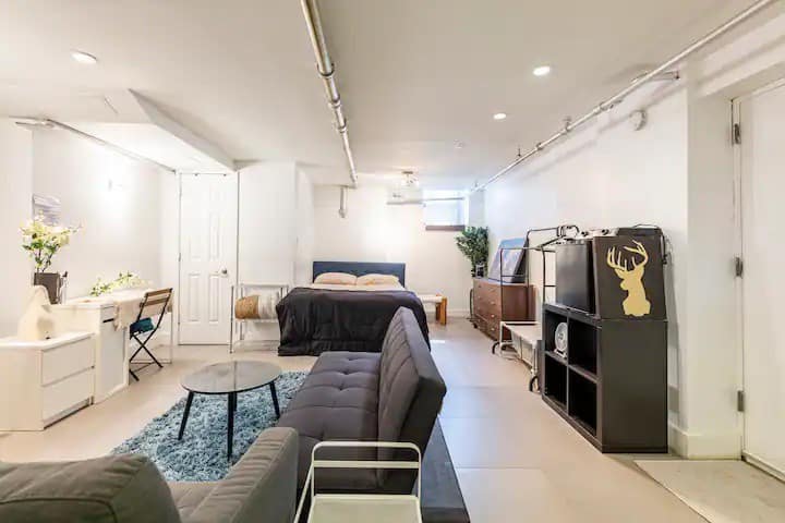 Super Spacious Room W/ Private Entrance & Bathroom - Brooklyn, NY