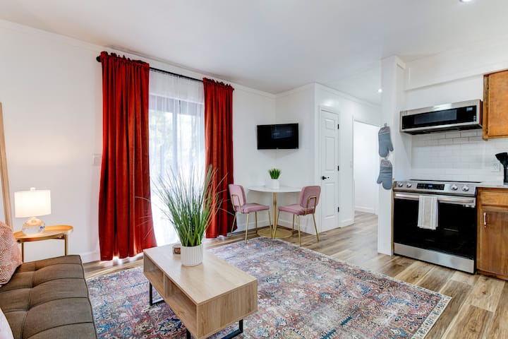 Hilltop Cabin | Cozy & Equipped | 10 To Avl - Weaverville, NC