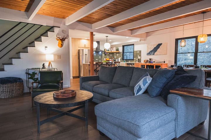 Modern Chalet W Firepit&hot Tub Lake Wallenpaupack - Lake Wallenpaupack, PA