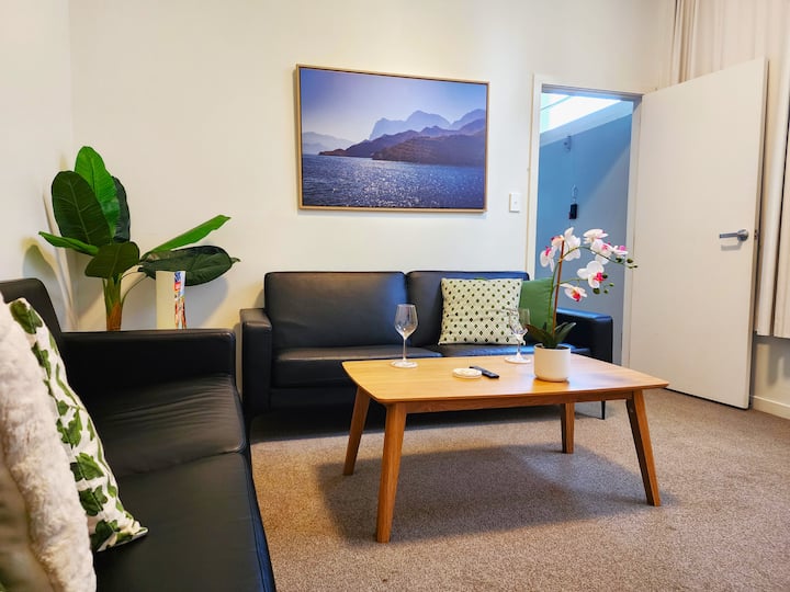 Spacious 3 Bedroom Apartment On Top Of Cuba St - Wellington