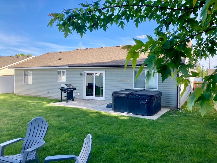 Charming Home W/ Hot Tub - Post Falls, ID