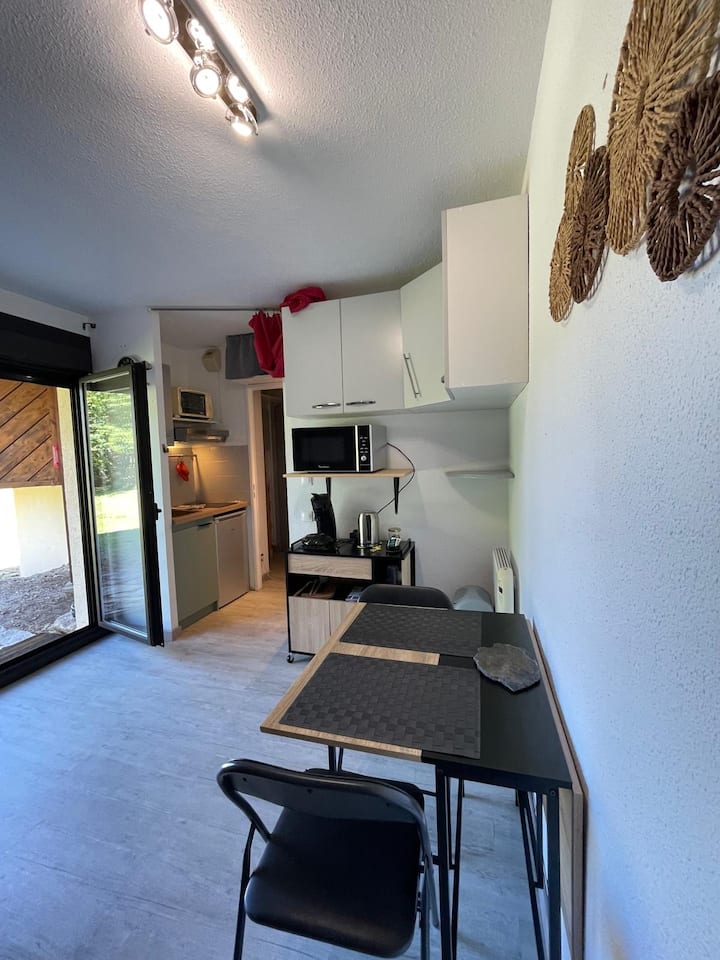 Studio, Vue Dégagée Sur Montagne - Lac d'Aude (Estany d'Auda)