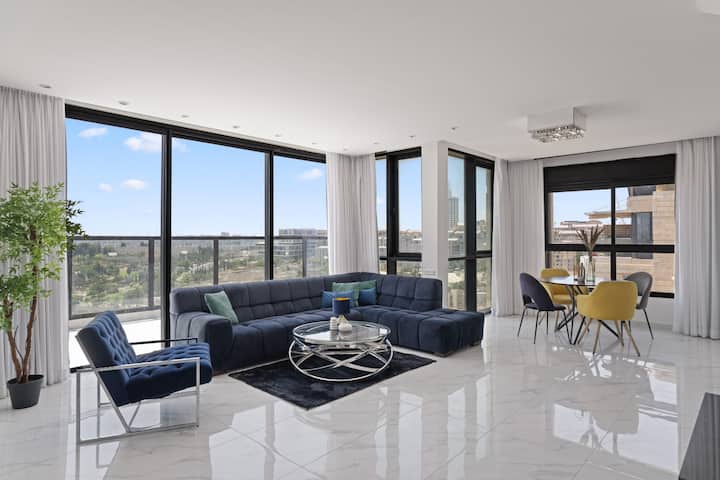By Market • Wonderful Lightful 5bdr, Free Parking - Israel