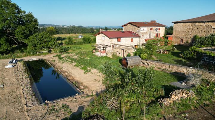 Gîte Avec Piscine Naturelle, Sauna, Bain Nordique - Auvergne