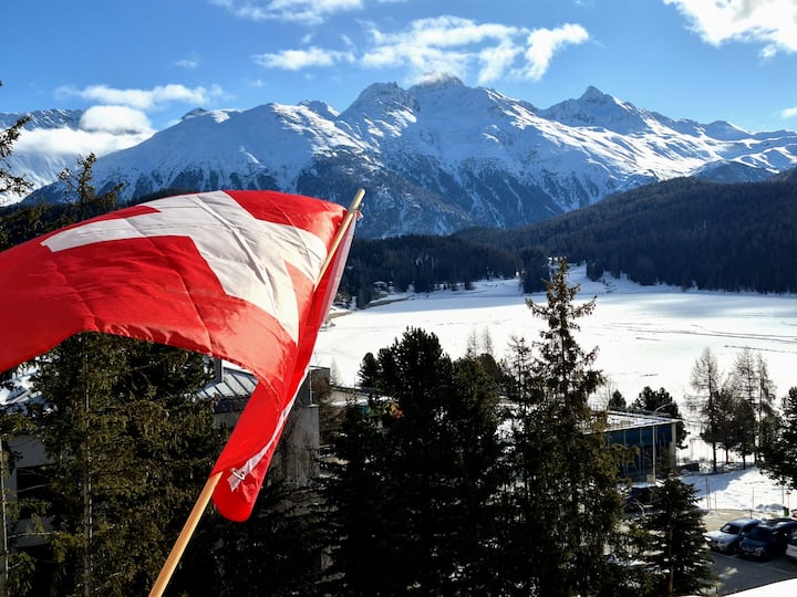 Stunning View Over  Lake And Mountains. Unique - Sankt Moritz